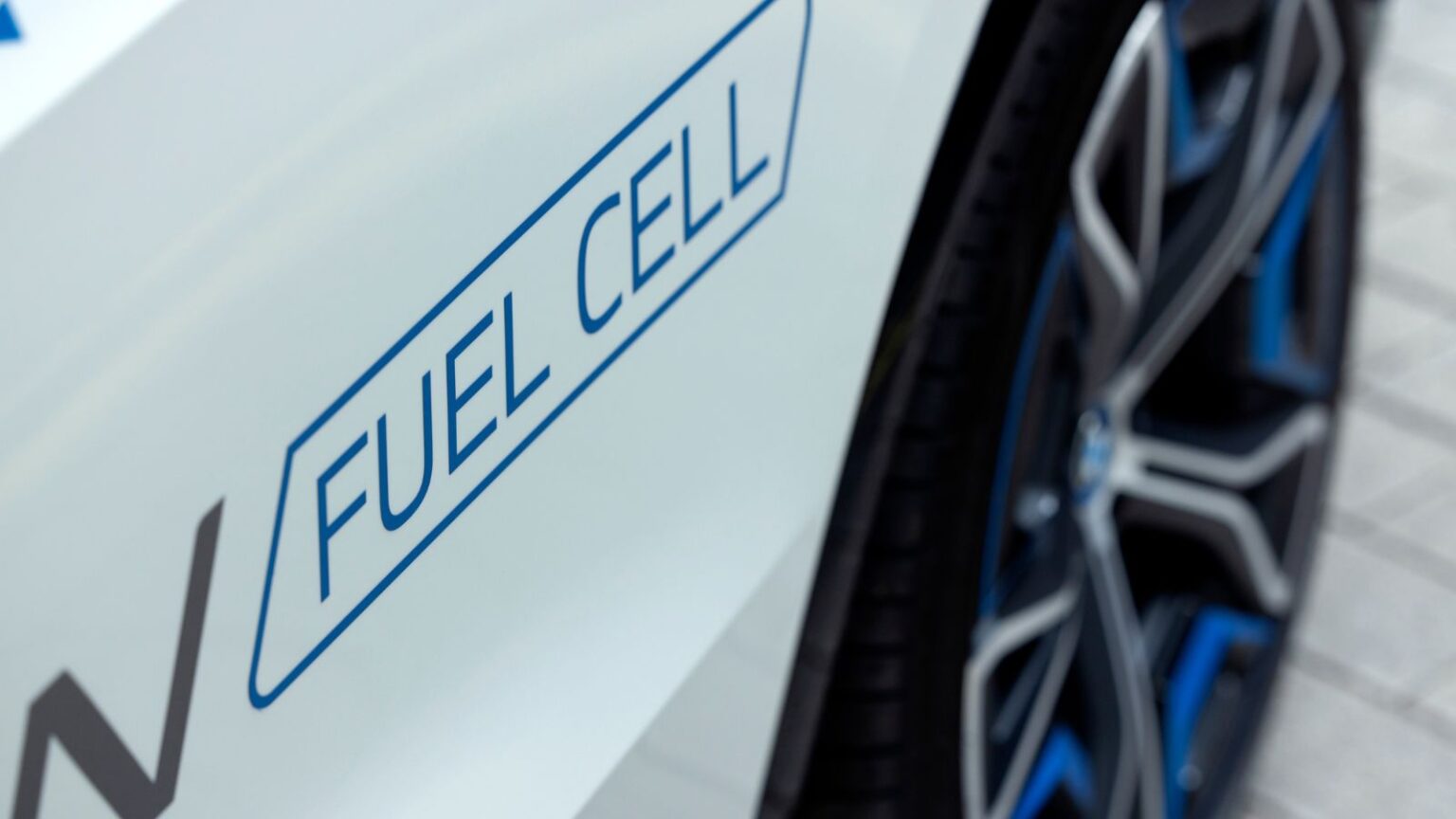 BMW to sell hydrogen fuel cell cars by 2028 - Driving Hydrogen